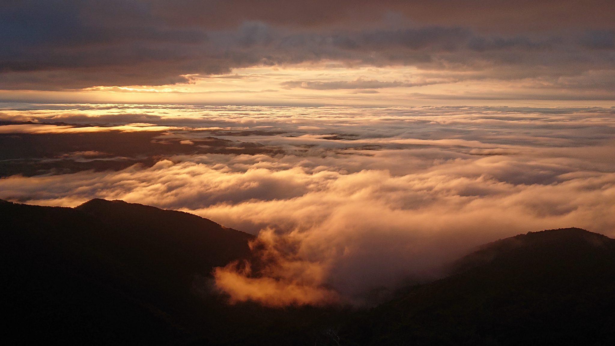Sunrise from Sunrise Hut – Wellington Tramping and Mountaineering Club